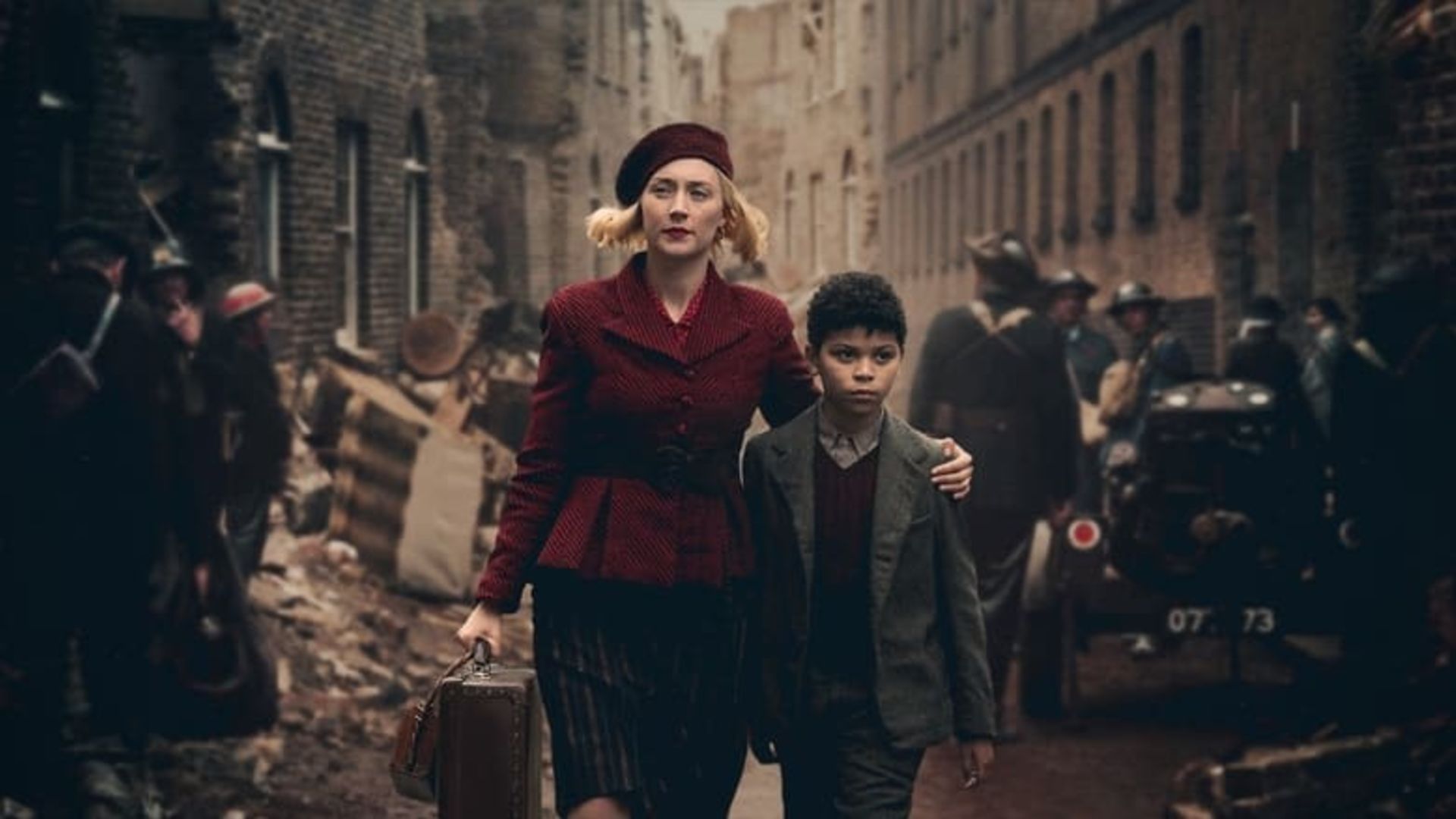 Aangrijpend nieuw oorlogsdrama met Saoirse Ronan vanaf vandaag ...