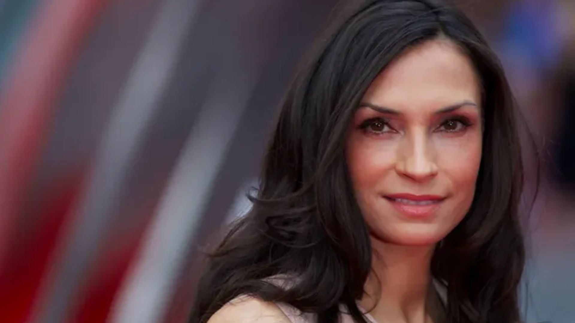 Famke Janssen had moeite met de pers na haar rol in 'GoldenEye ...