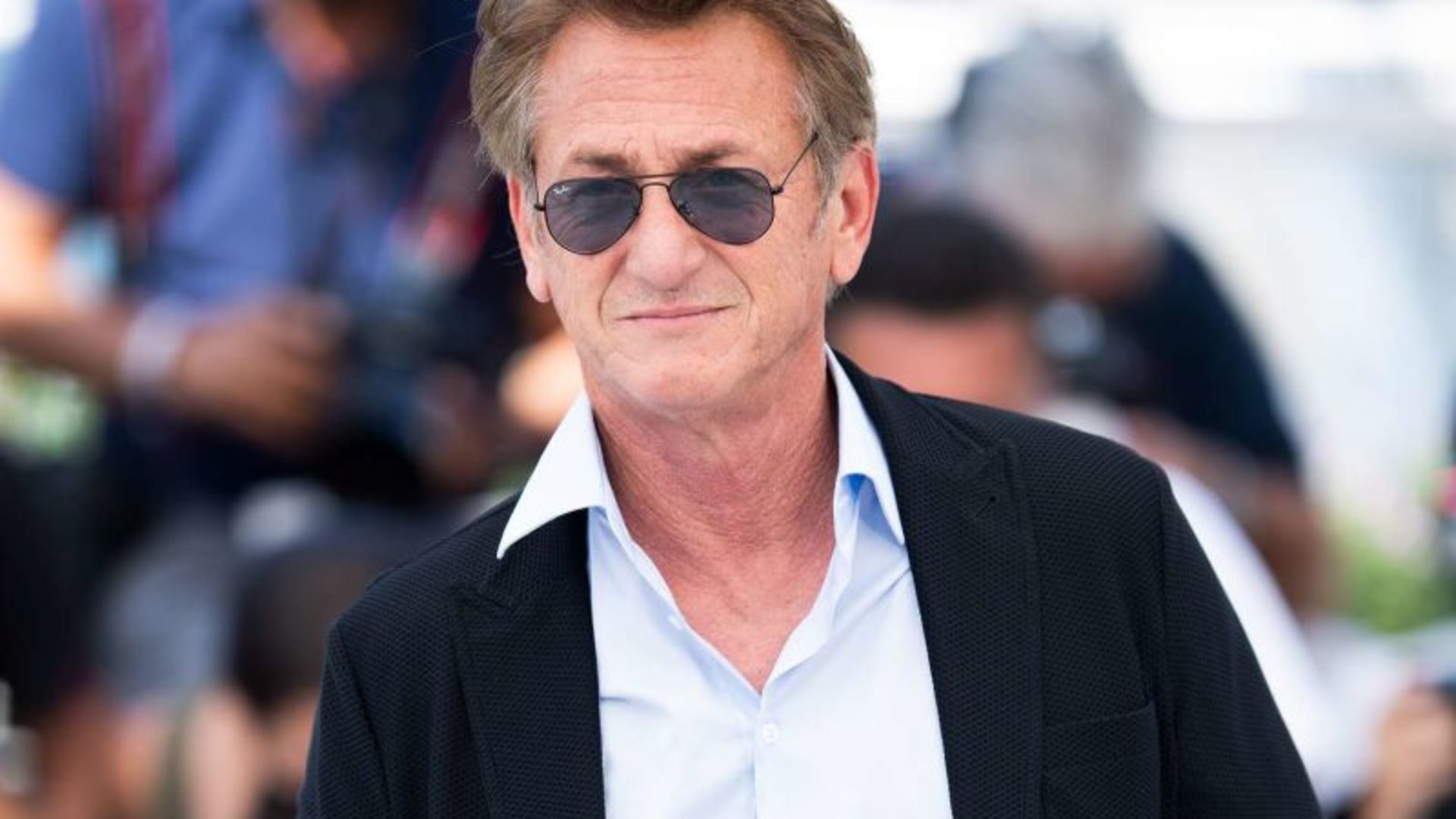 Sean Penn haalt uit naar filmstudio's te midden van schrijversstaking ...