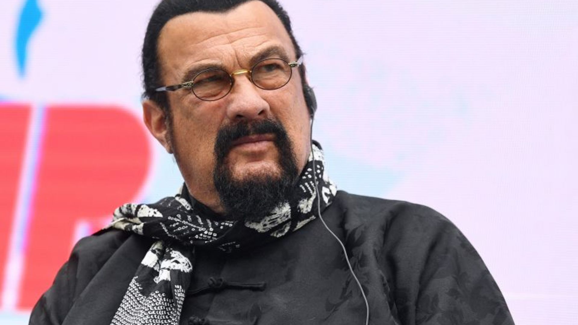 Steven Seagal beschuldigt media van verspreiden 'leugens' over Poetin ...