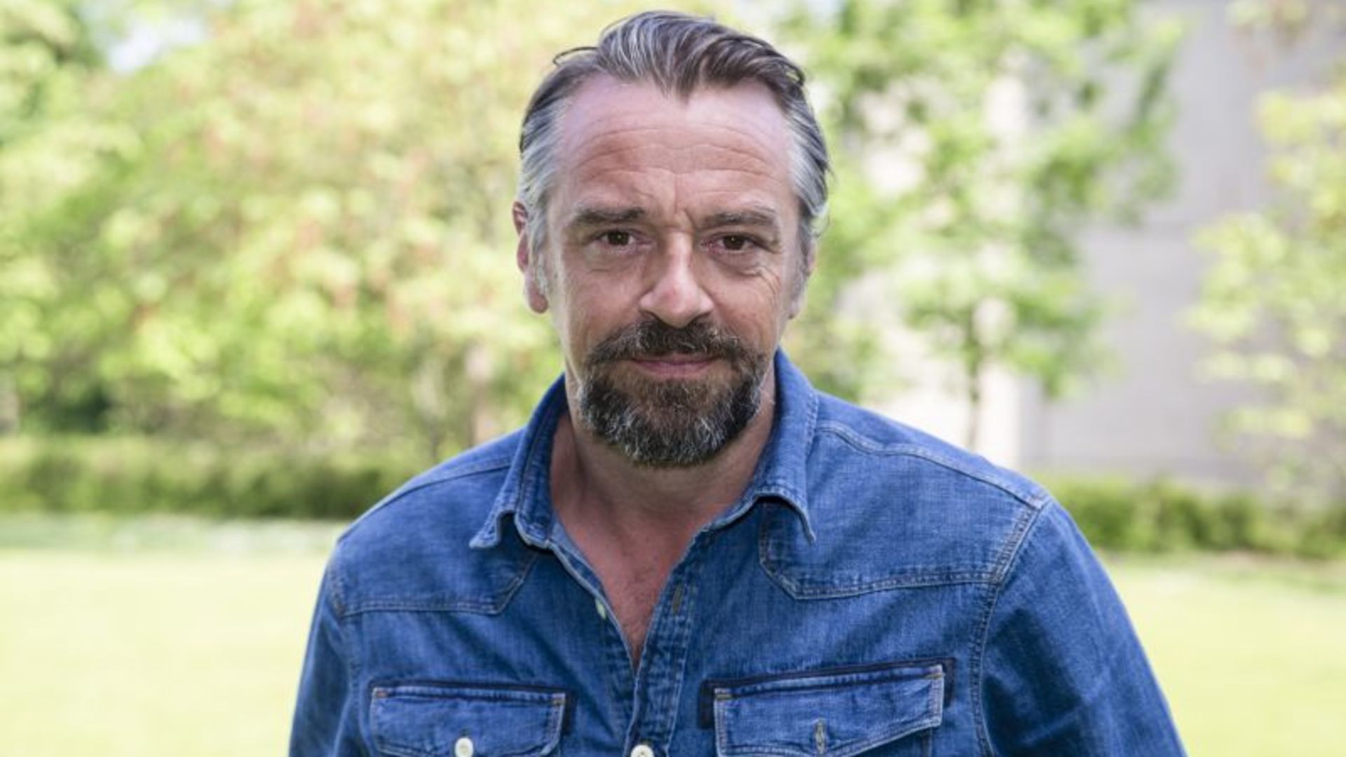 'Undercover'-acteur Tom Waes betrokken bij verkeersongeval: 'Kan amper ...